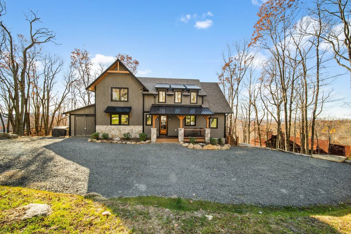 Cabin ∙ 4 Bedrooms ∙ 11 Guests - Sugar Mountain, NC
