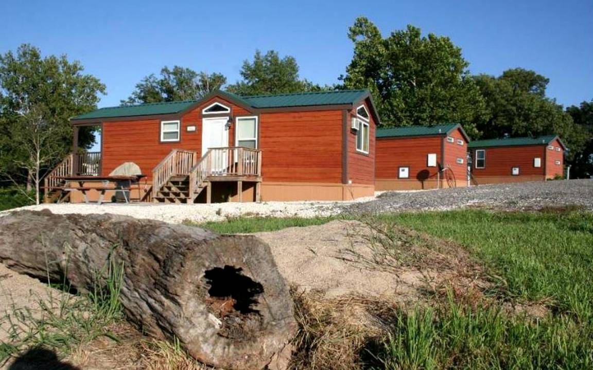 House ∙ 2 Bedrooms ∙ 4 Guests - Jacksonville, IL