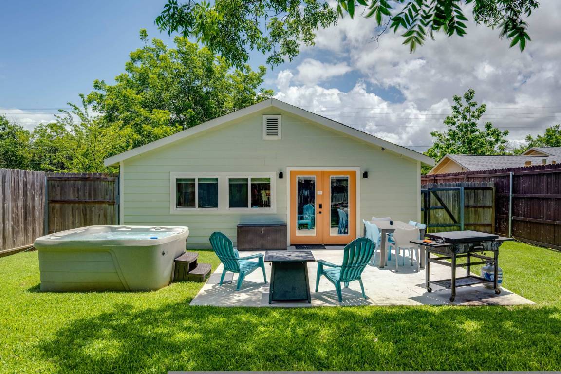 Apartment ∙ 3 Bedrooms ∙ 16 Guests - Blanco State Park, Blanco