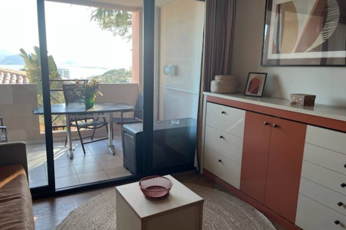 45 M² Appartement ∙ 2 Chambres ∙ 7 Personnes - IBIS Cannes Mouans Sartoux parking gratuit