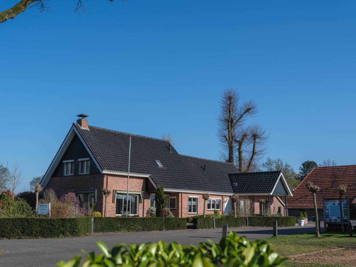300 M² Ferienhaus ∙ 7 Schlafzimmer ∙ 18 Gäste - Borken