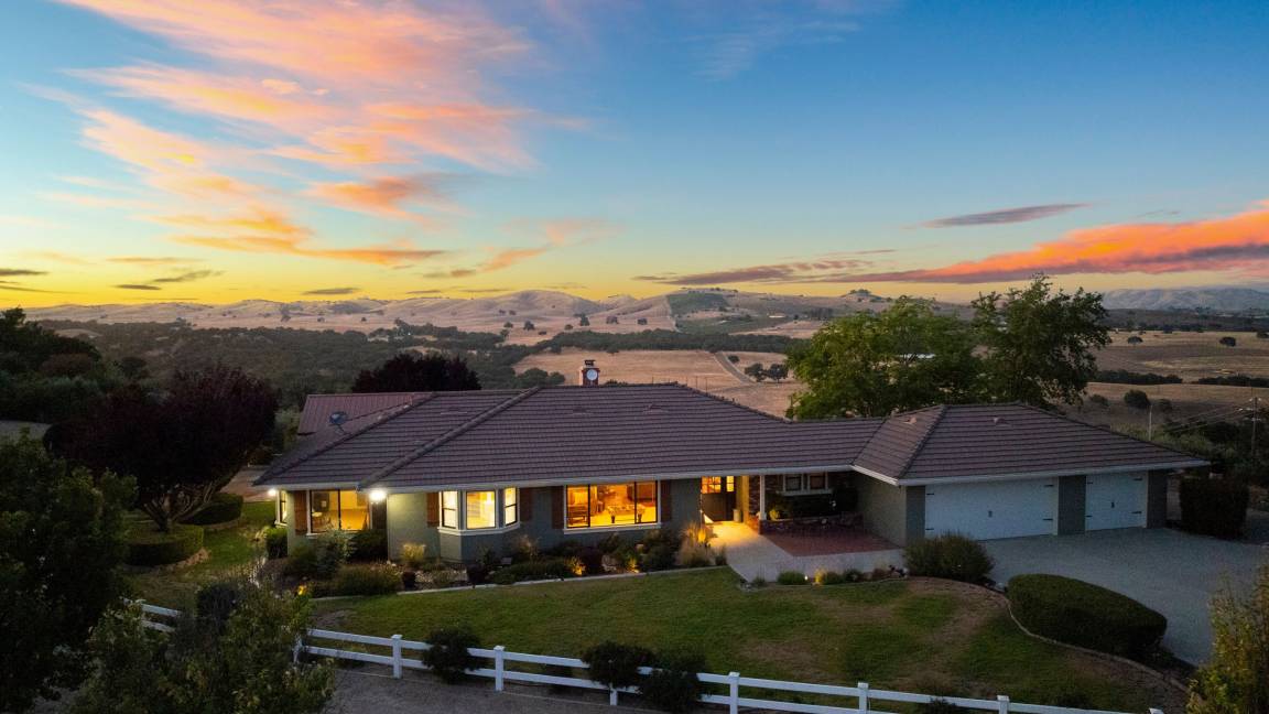 194 M² House ∙ 3 Bedrooms ∙ 6 Guests - San Miguel, CA