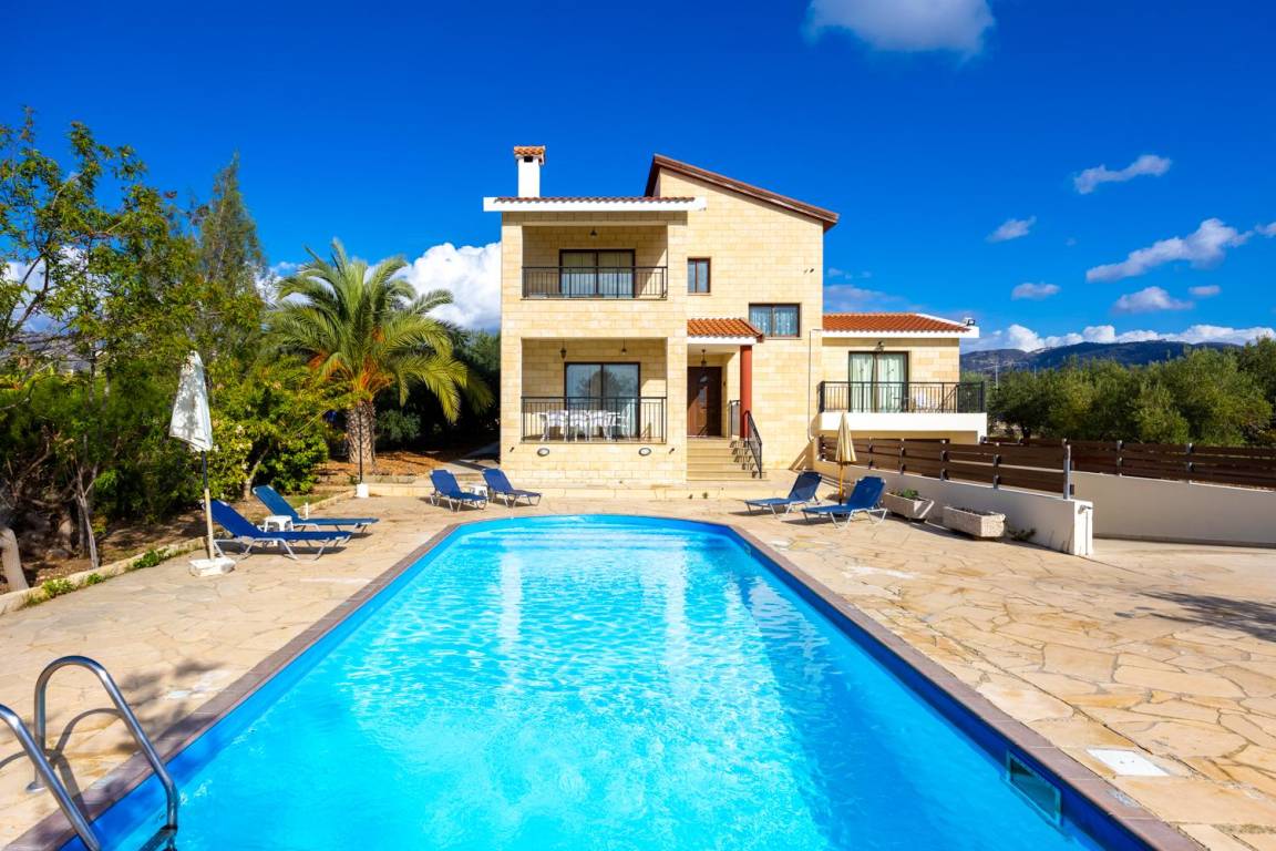 220 M² Villa ∙ 4 Bedrooms ∙ 8 Guests - Paphos