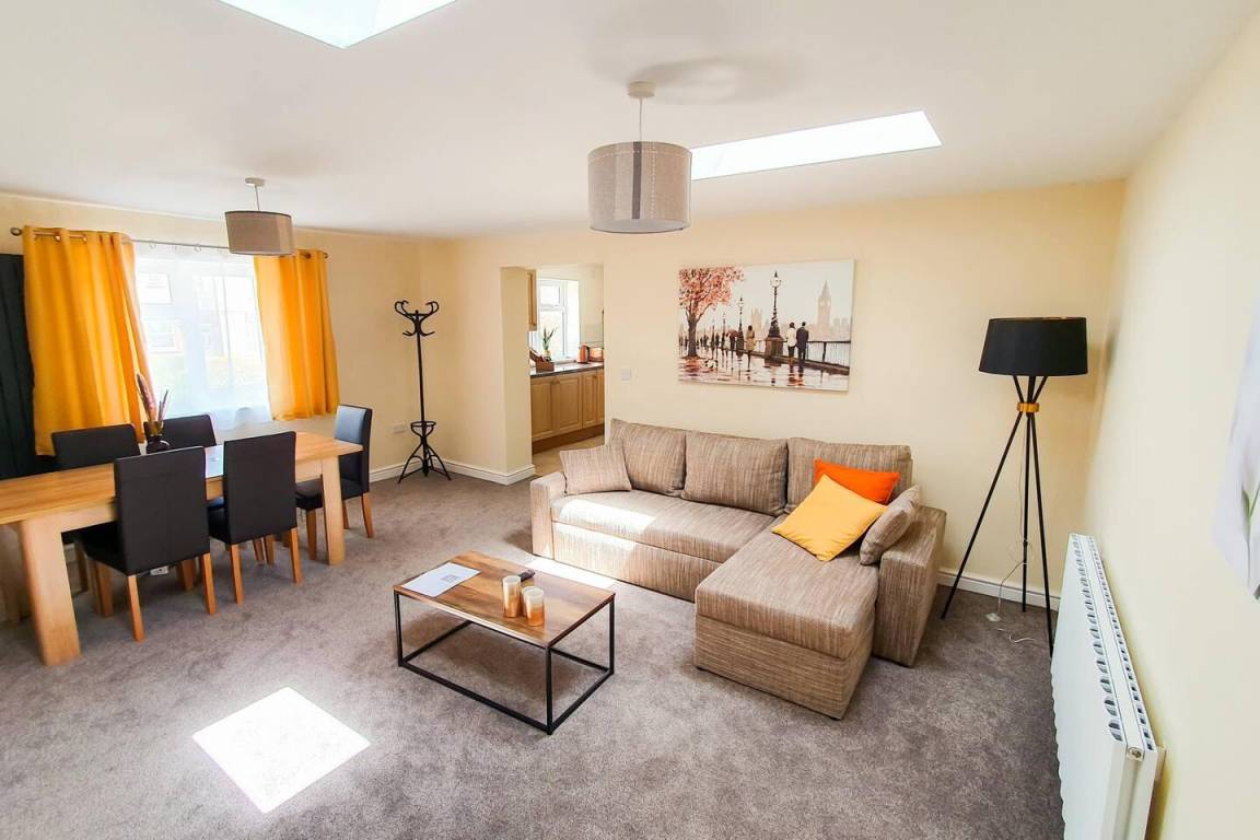 75 M² Apartment ∙ 2 Bedrooms ∙ 6 Guests - Stroud