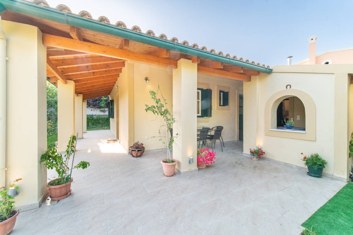 75 M² House ∙ 2 Bedrooms ∙ 5 Guests - Corfu