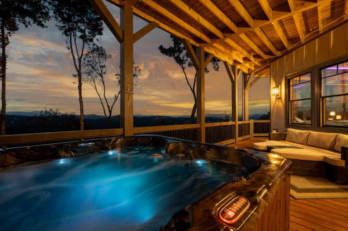 390 M² Cabin ∙ 5 Bedrooms ∙ 14 Guests - Blue Ridge, GA