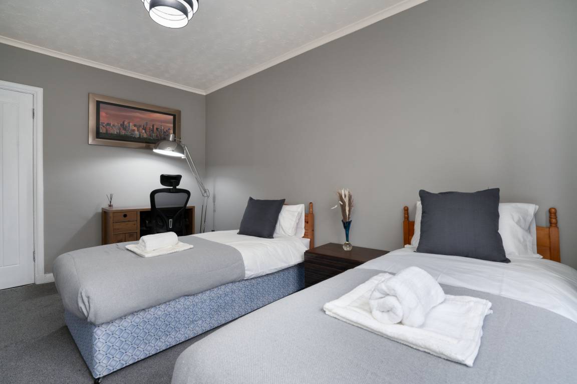 50 M² Apartment ∙ 2 Bedrooms ∙ 4 Guests - Motherwell