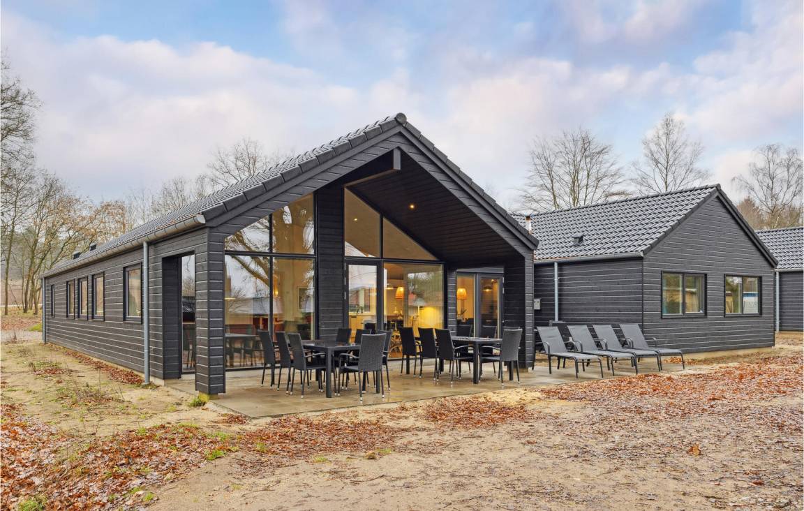 242 M² Ferienhaus ∙ 7 Schlafzimmer ∙ 14 Gäste - Krakow am See