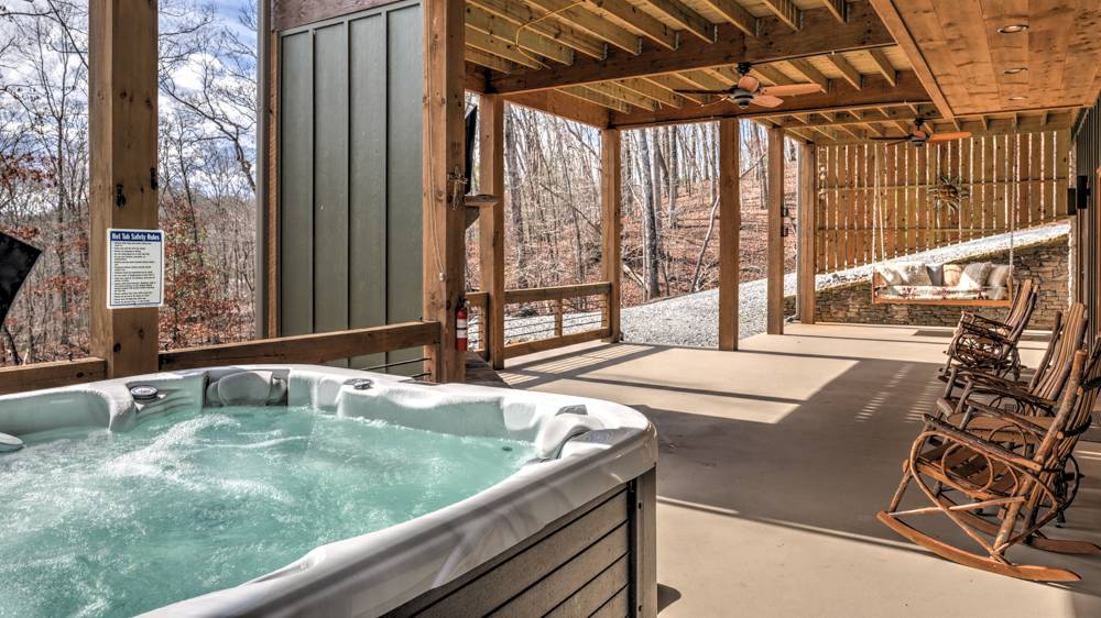 Cabin ∙ 4 Bedrooms ∙ 10 Guests - Blue Ridge, GA