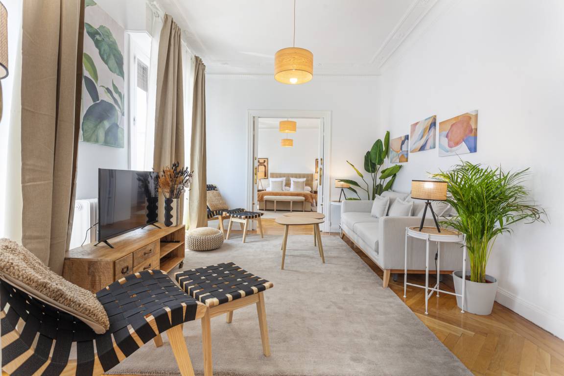 100 M² Apartment ∙ 3 Bedrooms ∙ 8 Guests - Madrid