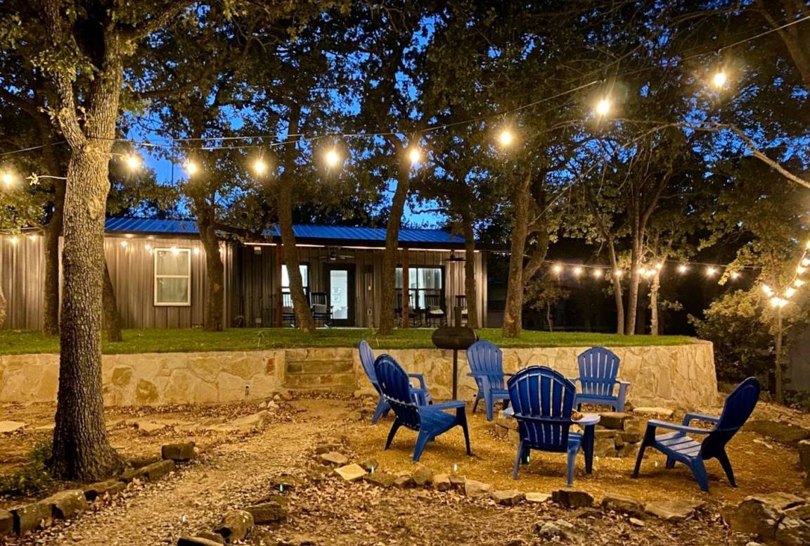 House ∙ 4 Bedrooms ∙ 8 Guests - Lake Bridgeport, Bridgeport