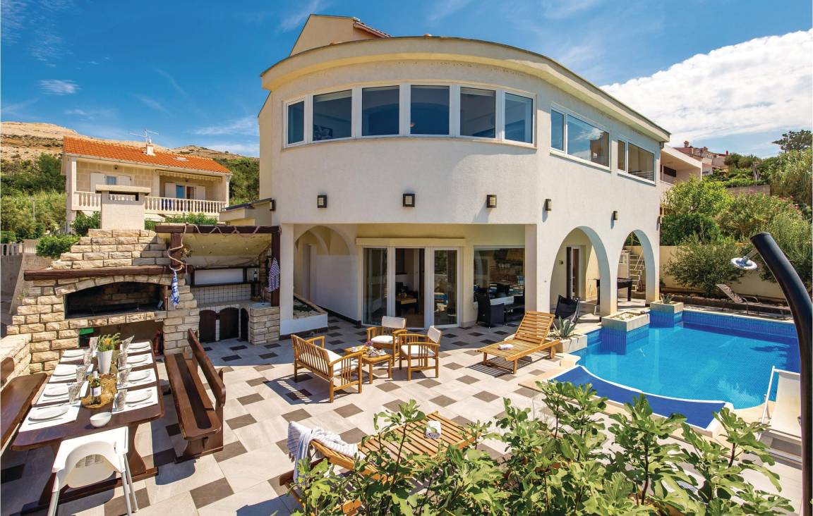 207 M² House ∙ 6 Bedrooms ∙ 15 Guests - Pag