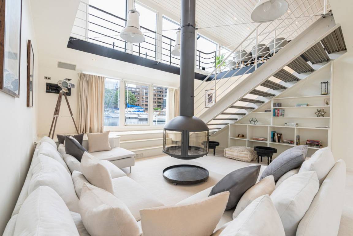 479 M² Houseboat ∙ 5 Bedrooms ∙ 10 Guests - London