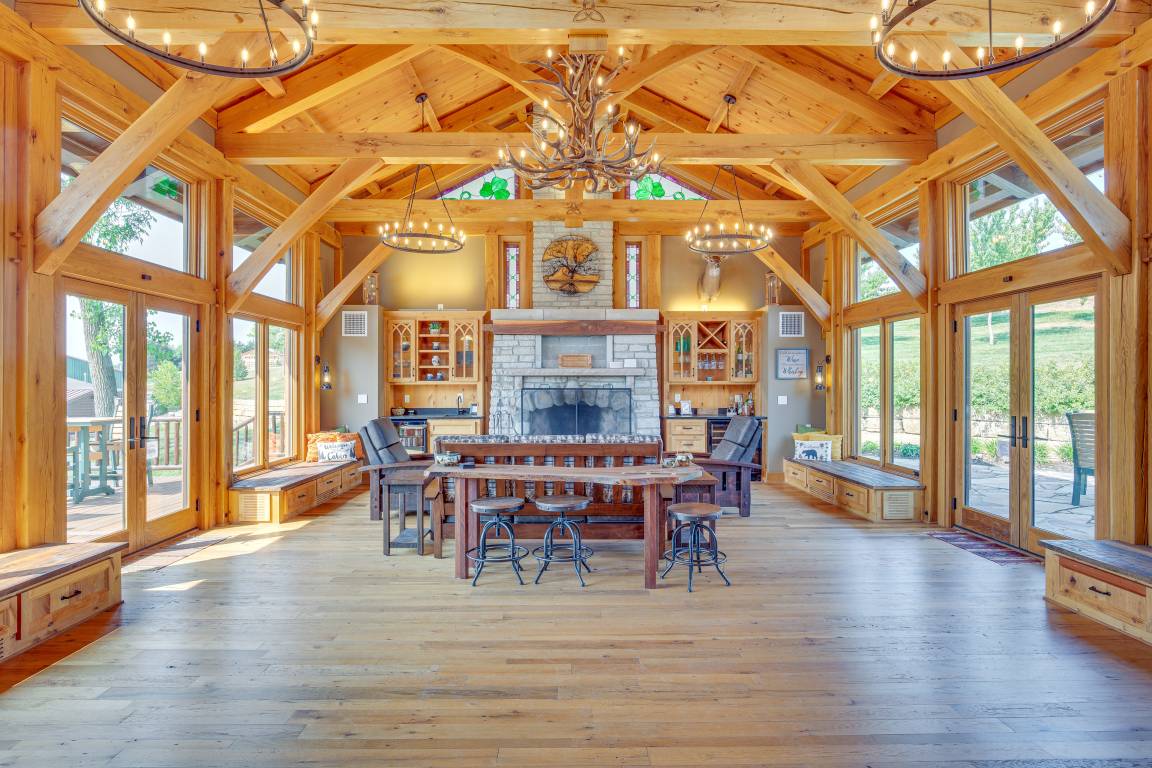 232 M² House ∙ 4 Bedrooms ∙ 10 Guests - Watkins Woolen Mill State Park and State Historic Site, Lawson
