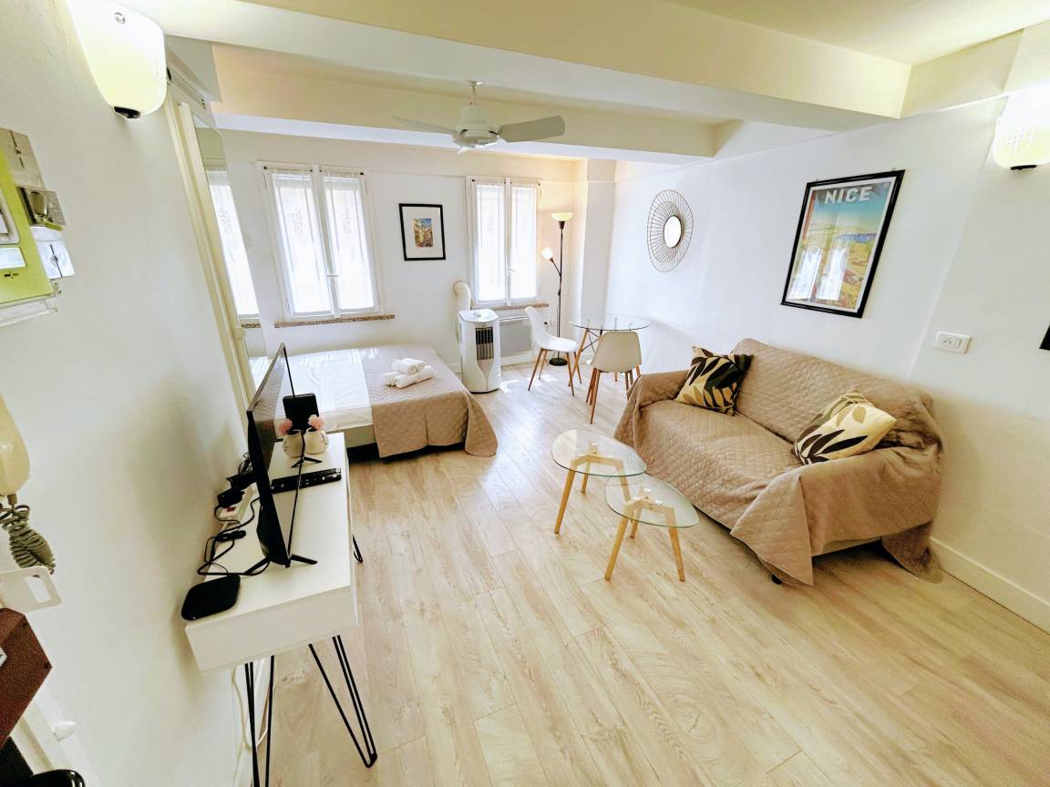 28 M² Studio Flat ∙ 2 Guests - Nice