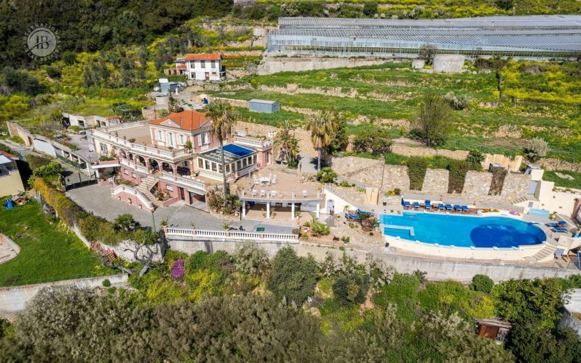 600 M² Villa ∙ 8 Bedrooms ∙ 20 Guests - Bordighera