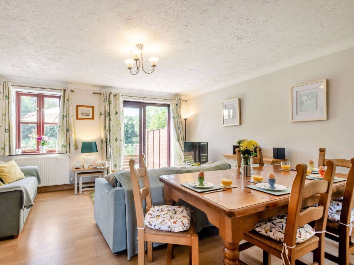 Cottage ∙ 2 Bedrooms ∙ 4 Guests - Wroxham