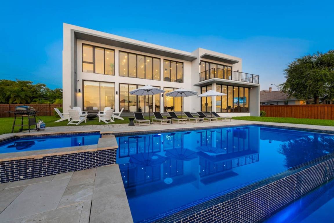 Villa ∙ 5 Habitaciones ∙ 12 Huéspedes - Doral, FL