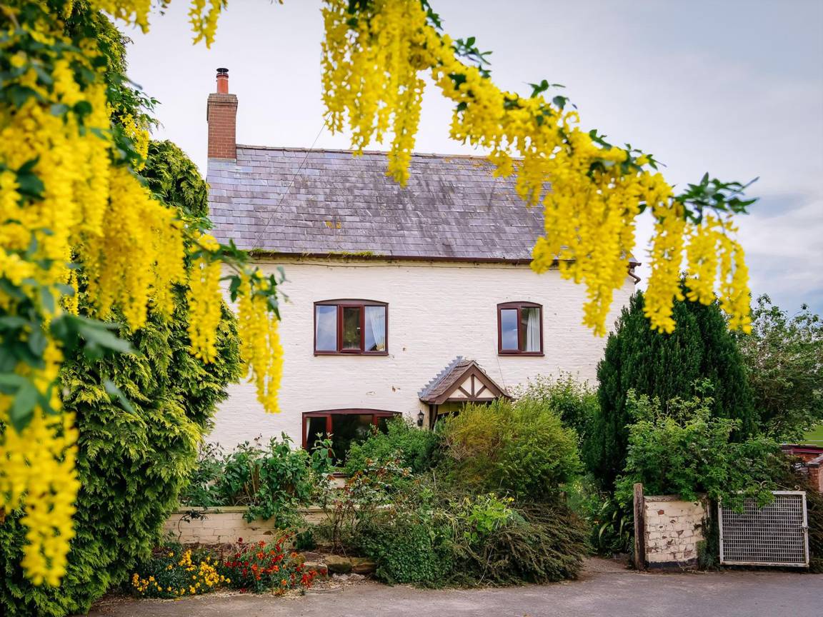 Cottage ∙ 2 Bedrooms ∙ 4 Guests - Cholmondeley Castle Gardens