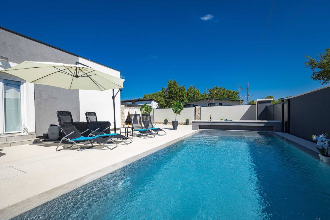 64 M² Villa ∙ 2 Bedrooms ∙ 6 Guests - Fažana