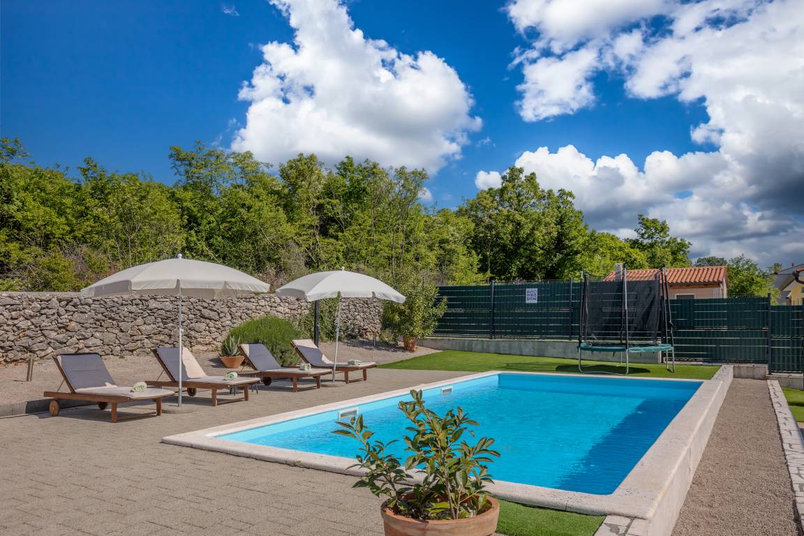 100 M² House ∙ 2 Bedrooms ∙ 5 Guests - Labin