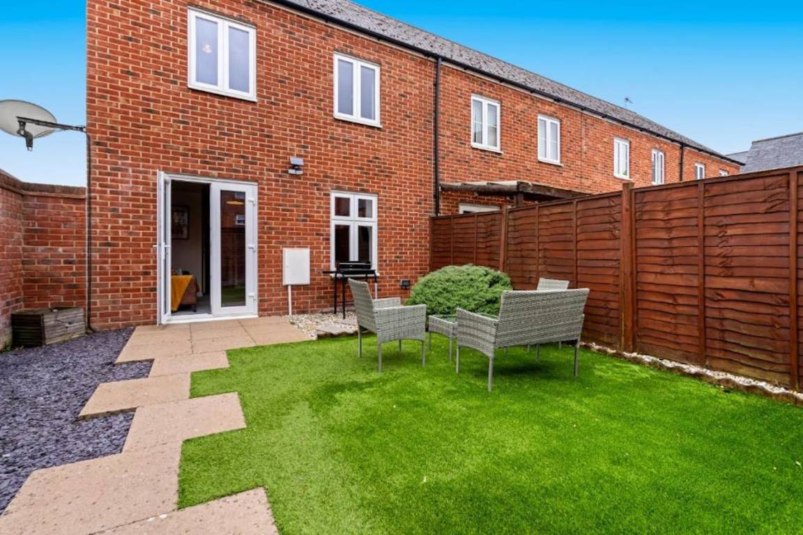 78 M² House ∙ 3 Bedrooms ∙ 6 Guests - Swindon