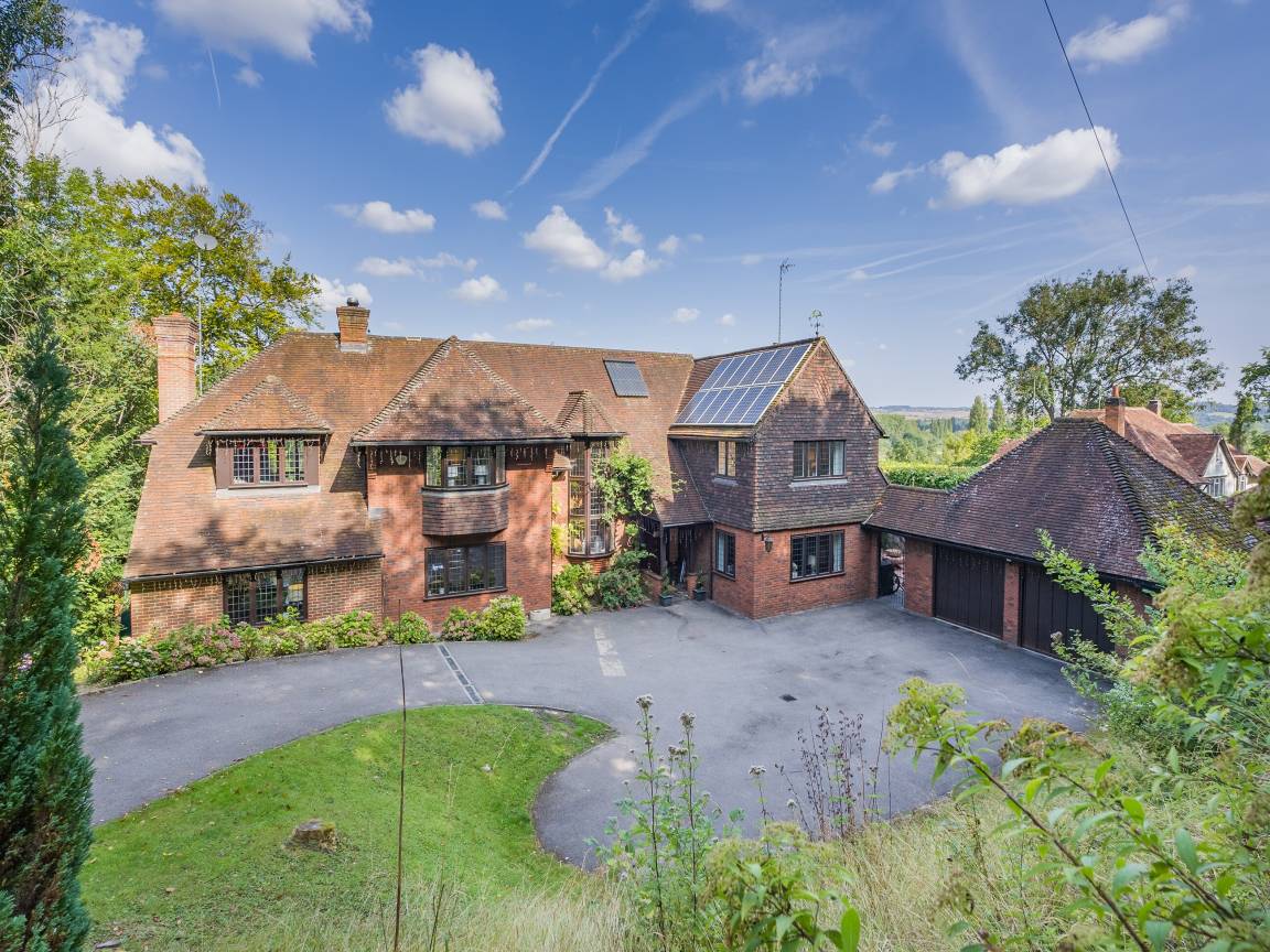 Cottage ∙ 5 Bedrooms ∙ 10 Guests - Beaconsfield, UK