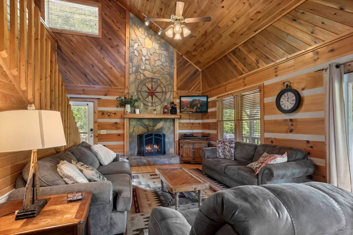 151 M² Cabin ∙ 3 Bedrooms ∙ 8 Guests - Boone, NC