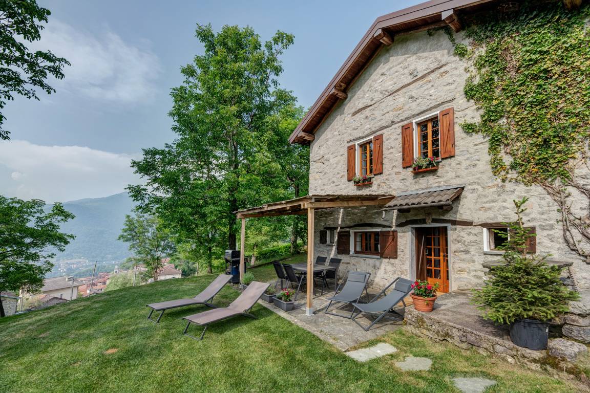 70 M² Chalet ∙ 2 Bedrooms ∙ 4 Guests - Como