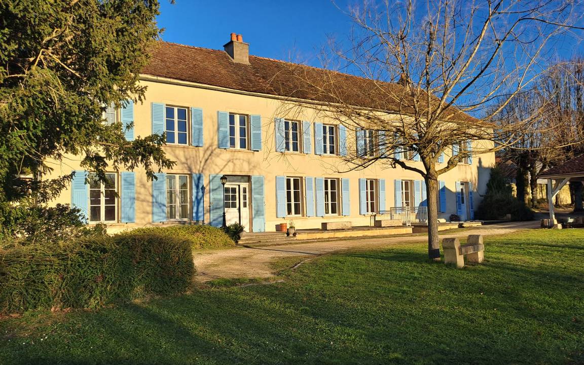450 M² House ∙ 6 Bedrooms ∙ 14 Guests - Montbard