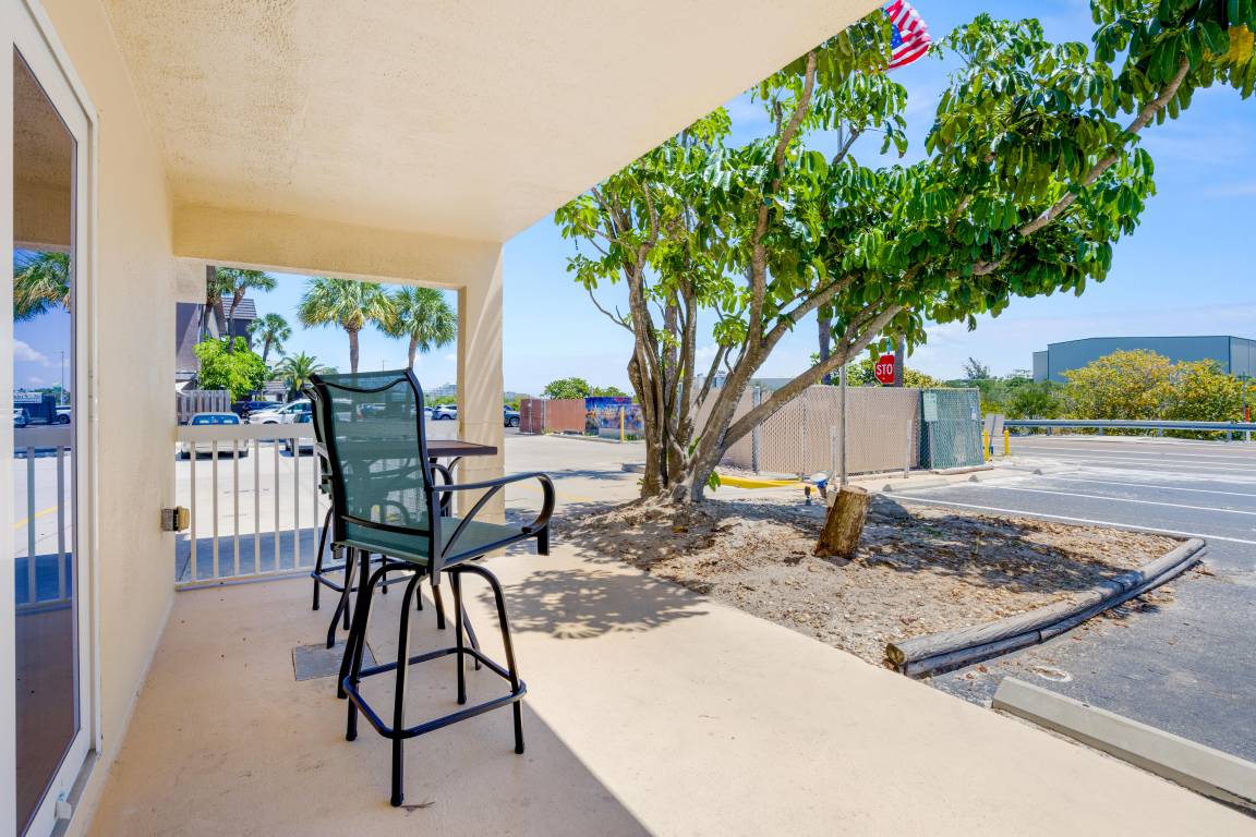 Condo ∙ 2 Bedrooms ∙ 6 Guests - Indian Rocks Beach, FL