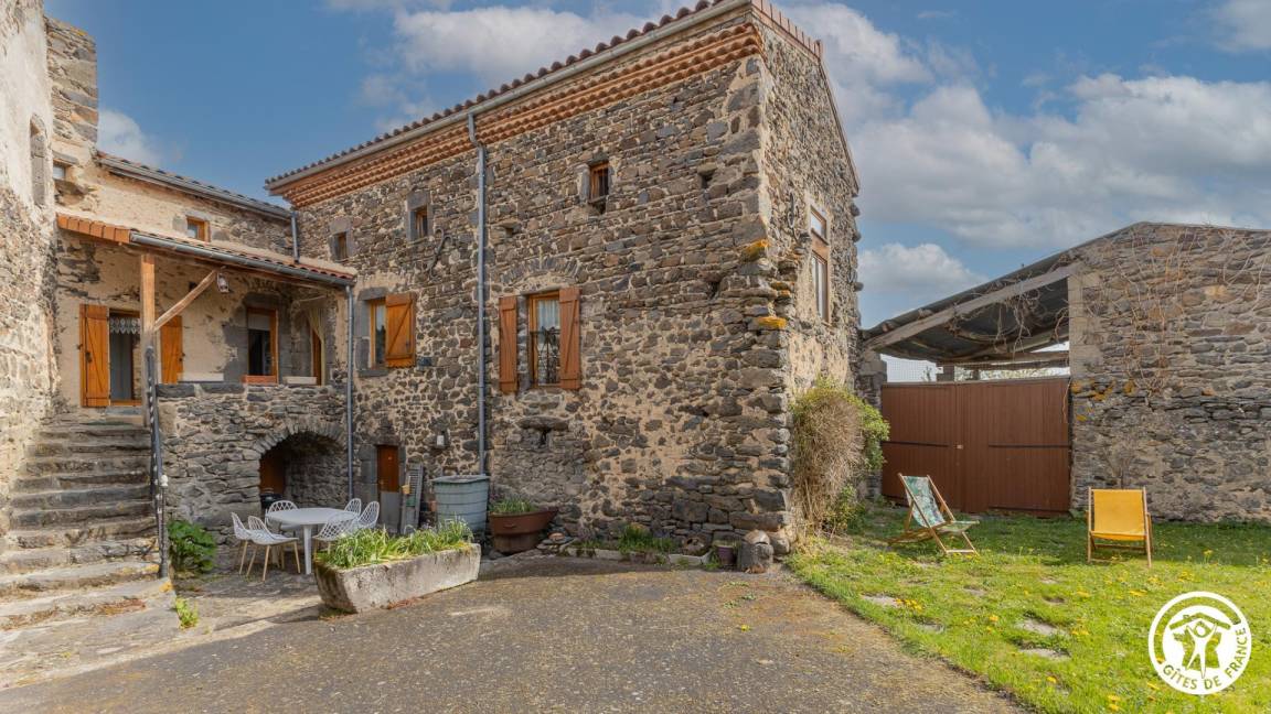 120 M² Gîte ∙ 3 Chambres ∙ 6 Personnes - Issoire