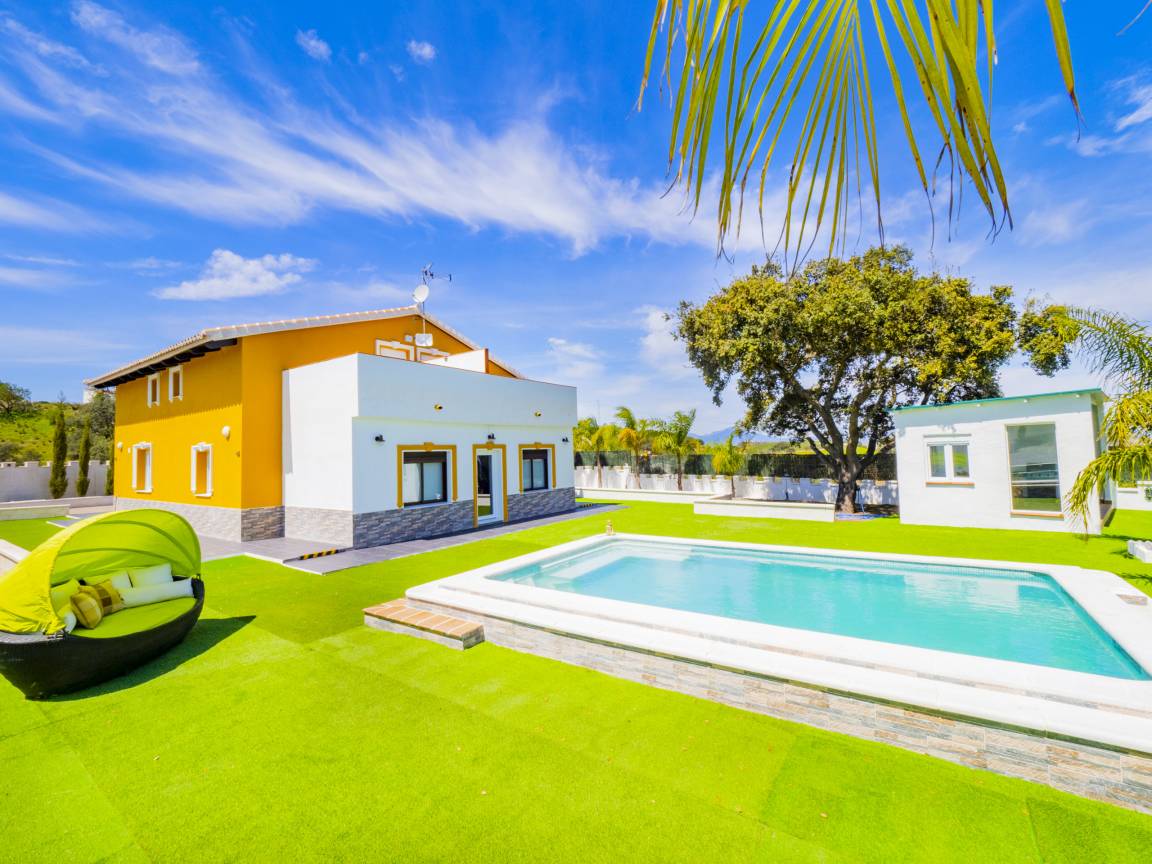 250 M² Villa ∙ 4 Habitaciones ∙ 8 Huéspedes - Coín
