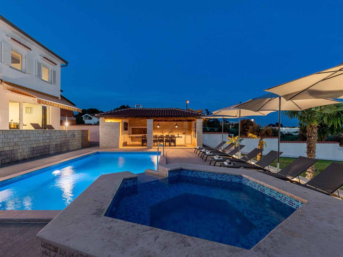 305 M² Villa ∙ 6 Bedrooms ∙ 12 Guests - Rovinj