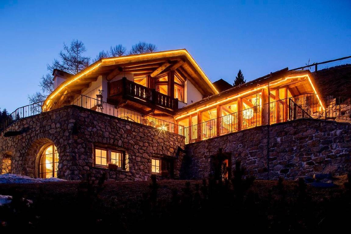 438 M² Ferienhaus ∙ 8 Schlafzimmer ∙ 18 Gäste - Madulain