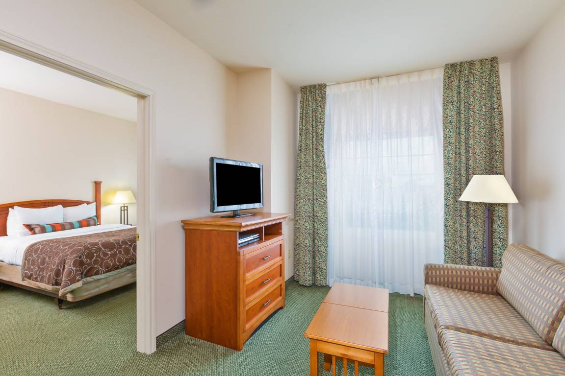 Condo ∙ 2 Bedrooms ∙ 4 Guests - Brownsville, TX