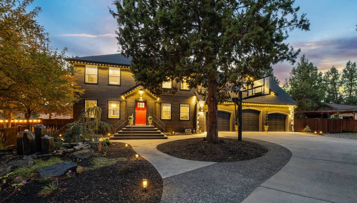 256 M² House ∙ 4 Bedrooms ∙ 10 Guests - Bend, OR