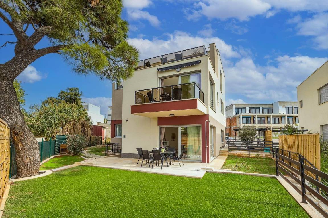 380 M² Maison De Vacances ∙ 3 Chambres ∙ 6 Personnes - Fažana