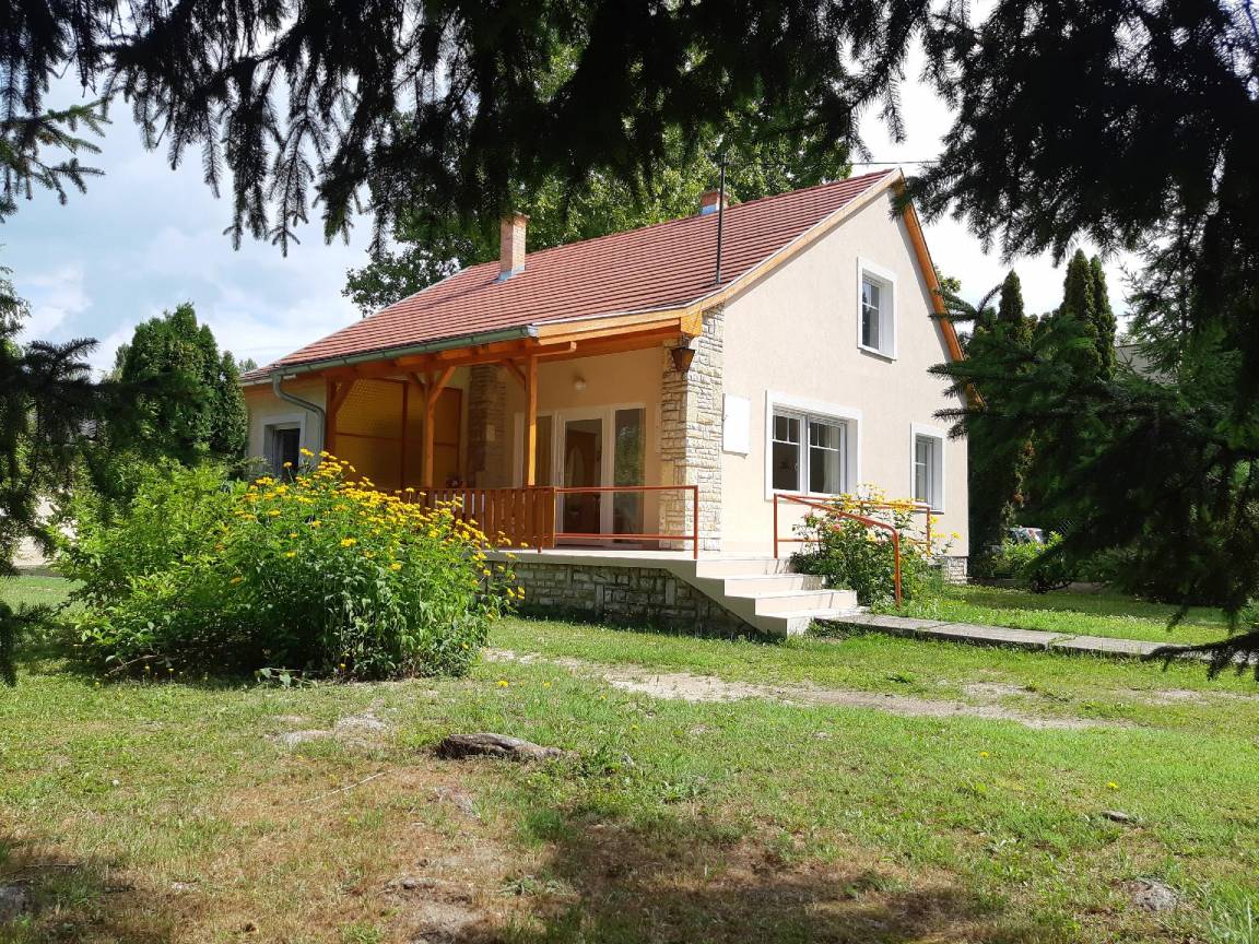150 M² House ∙ 4 Bedrooms ∙ 19 Guests - Balatonfüred