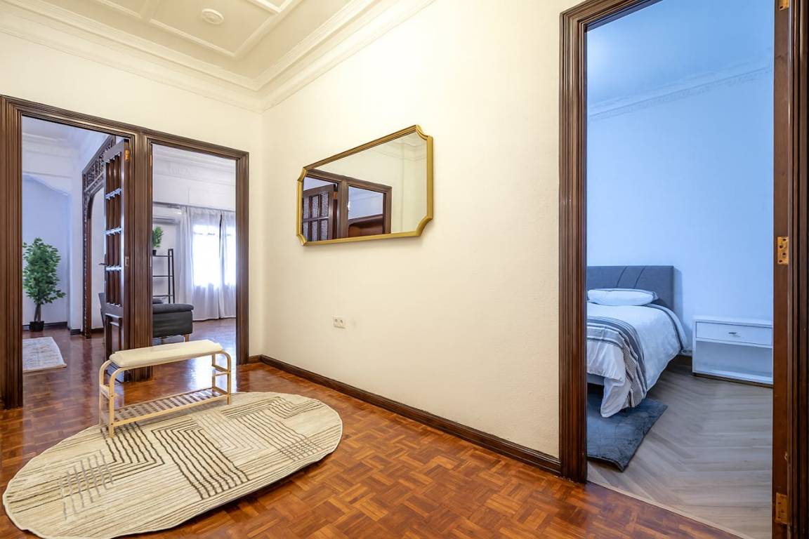142 M² Apartment ∙ 3 Bedrooms ∙ 4 Guests - Valencia