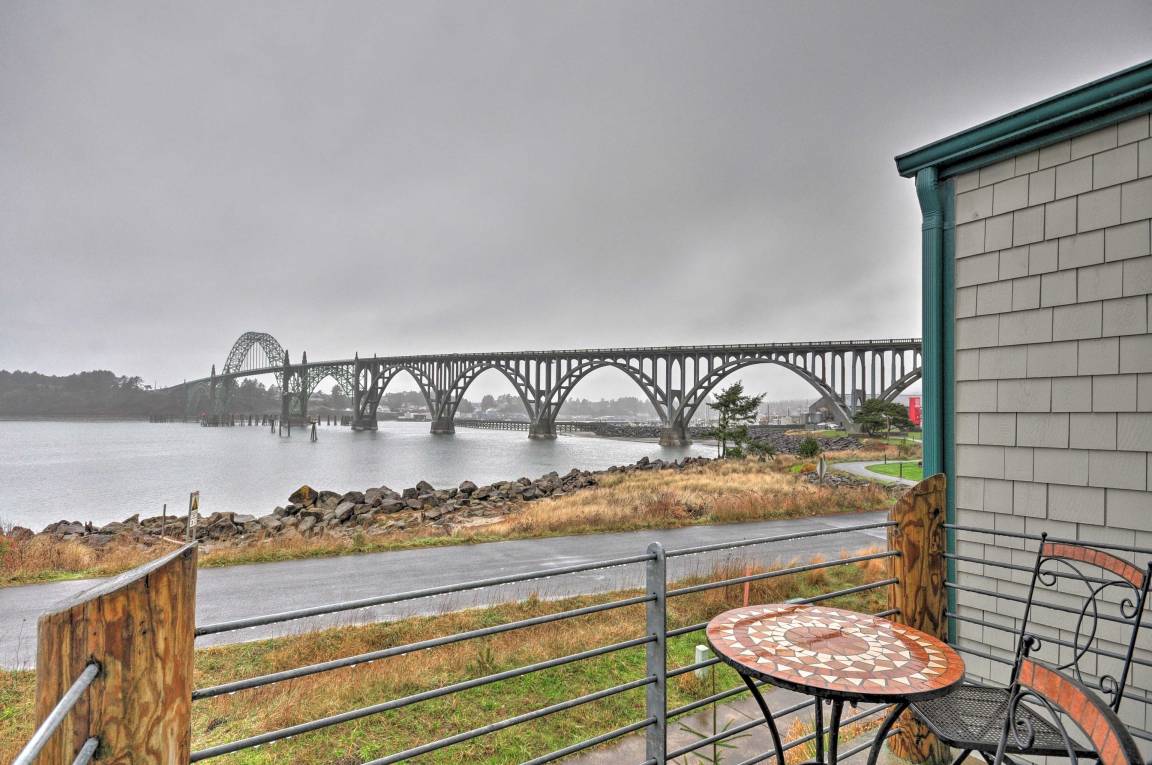 139 M² Apartment ∙ 2 Bedrooms ∙ 4 Guests - Toledo, OR