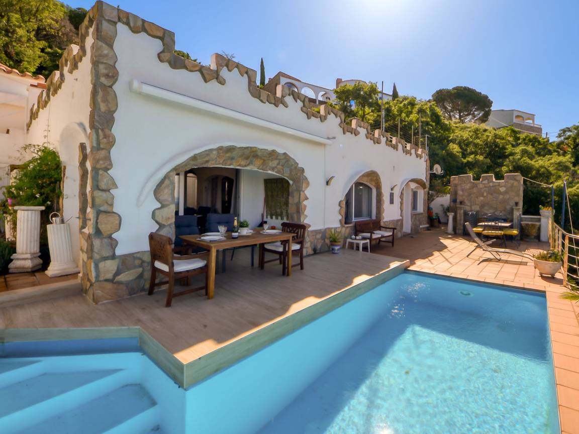 135 M² Villa ∙ 1 Bedroom ∙ 5 Guests - Roses