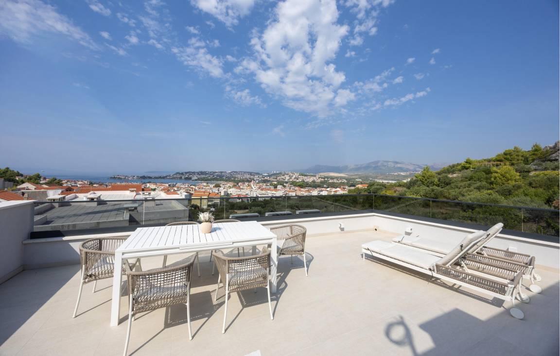 70 M² Ferienwohnung ∙ 2 Schlafzimmer ∙ 4 Gäste - Podstrana