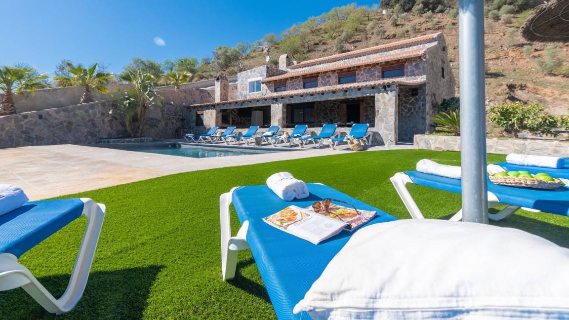 180 M² Huis ∙ 10 Slaapkamers ∙ 20 Gasten - Comares