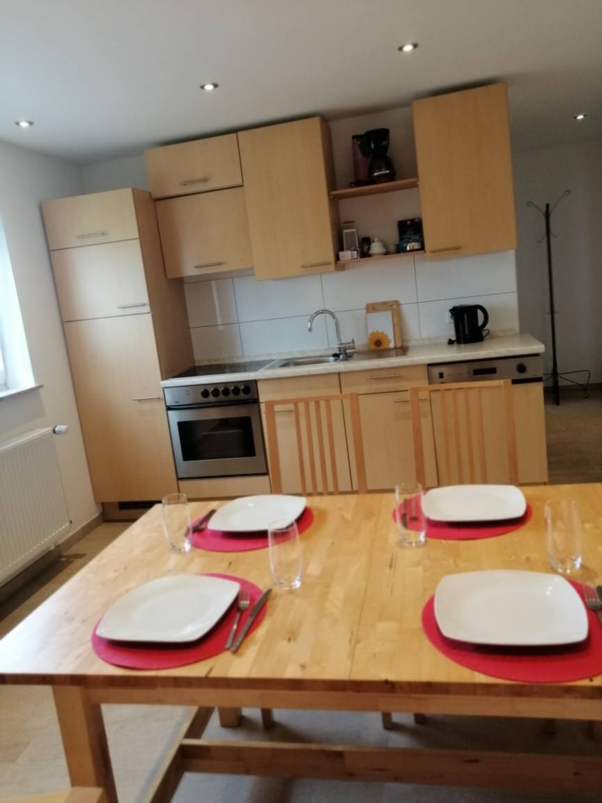 90 M² Ferienwohnung ∙ 1 Schlafzimmer ∙ 2 Gäste - Landstuhl