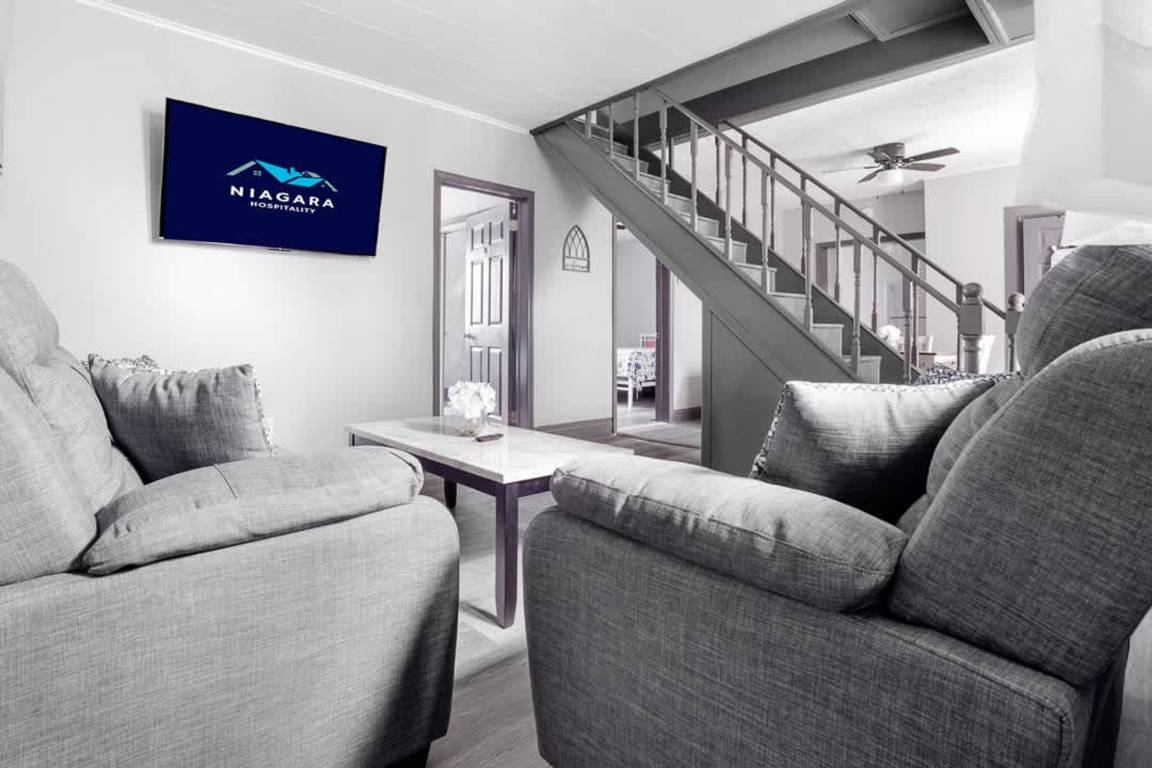 House ∙ 5 Bedrooms ∙ 10 Guests - Aquarium of Niagara, Niagara Falls