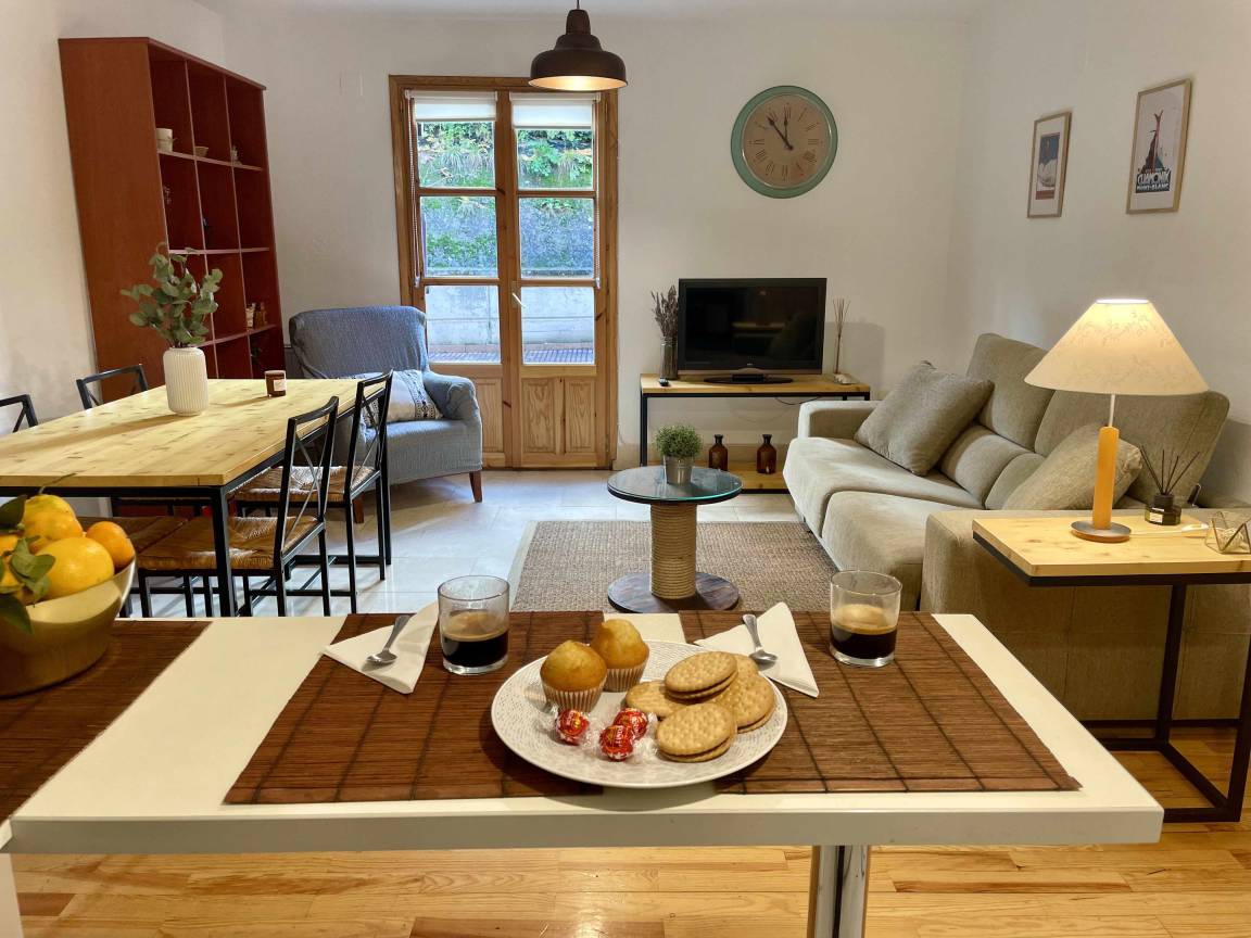75 M² Apartamento ∙ 2 Habitaciones ∙ 4 Huéspedes - Biescas