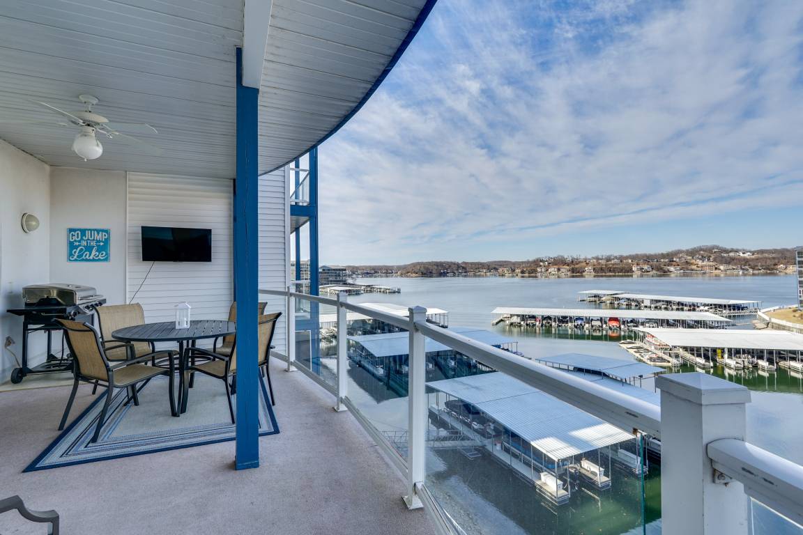 102 M² Apartment ∙ 2 Bedrooms ∙ 4 Guests - Lake Ozark, MO