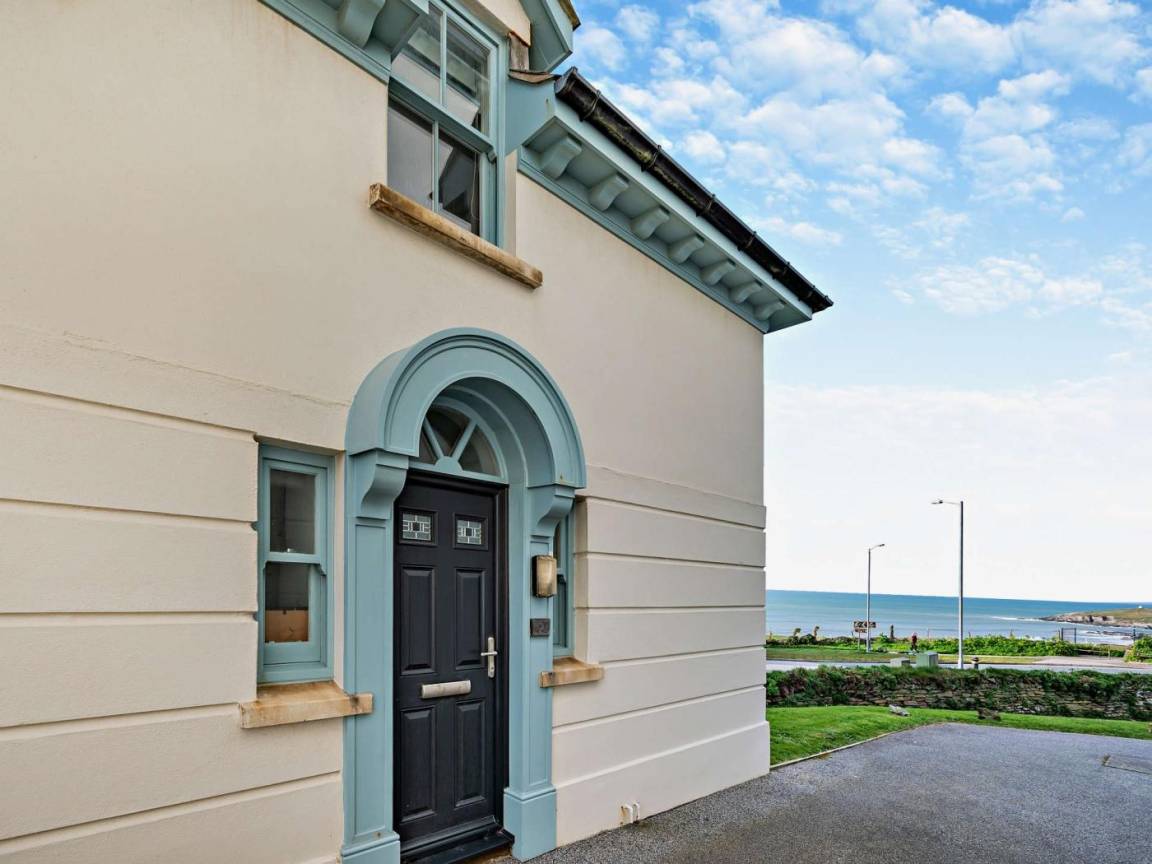 Cottage ∙ 2 Bedrooms ∙ 4 Guests - Fistral Beach