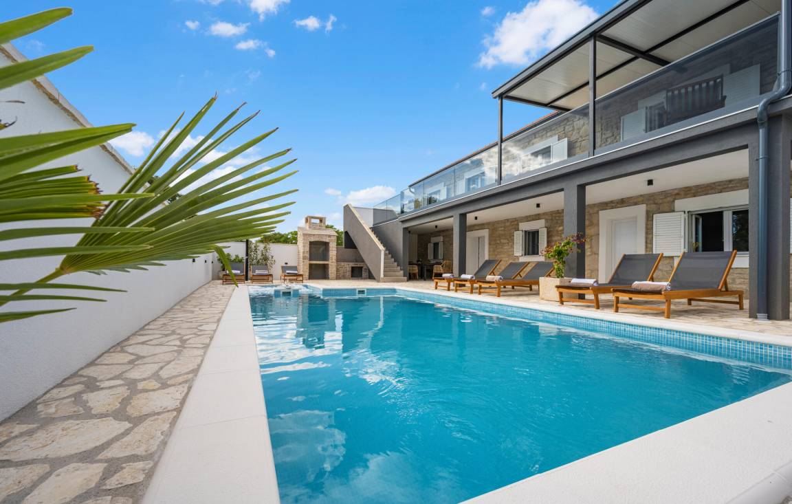 240 M² House ∙ 4 Bedrooms ∙ 10 Guests - Skradin